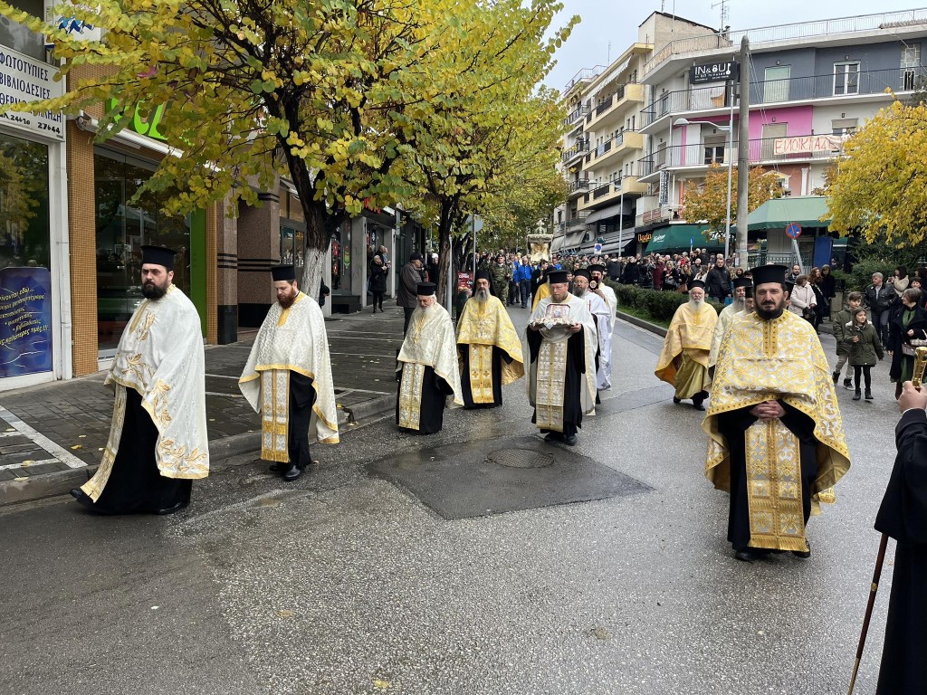 Με μεγαλοπρέπεια και τεράστια προσέλευση κόσμου τίμησε η Κοζάνη τον ...