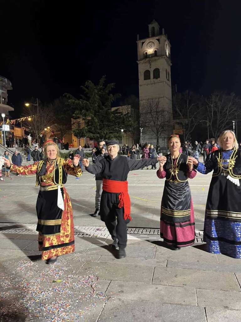 Kouzounews.GR | Τα χορευτικά του Φανού Άη Θανάση στην κεντρική πλατεία ...