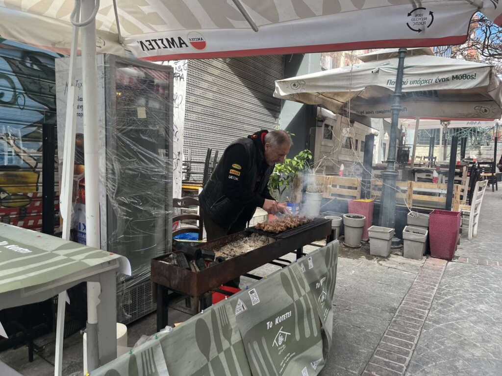 Kouzounews.GR | Τσικνοπέμπτη στην Κοζάνη: Πήραν φωτιά οι ψησταριές ...