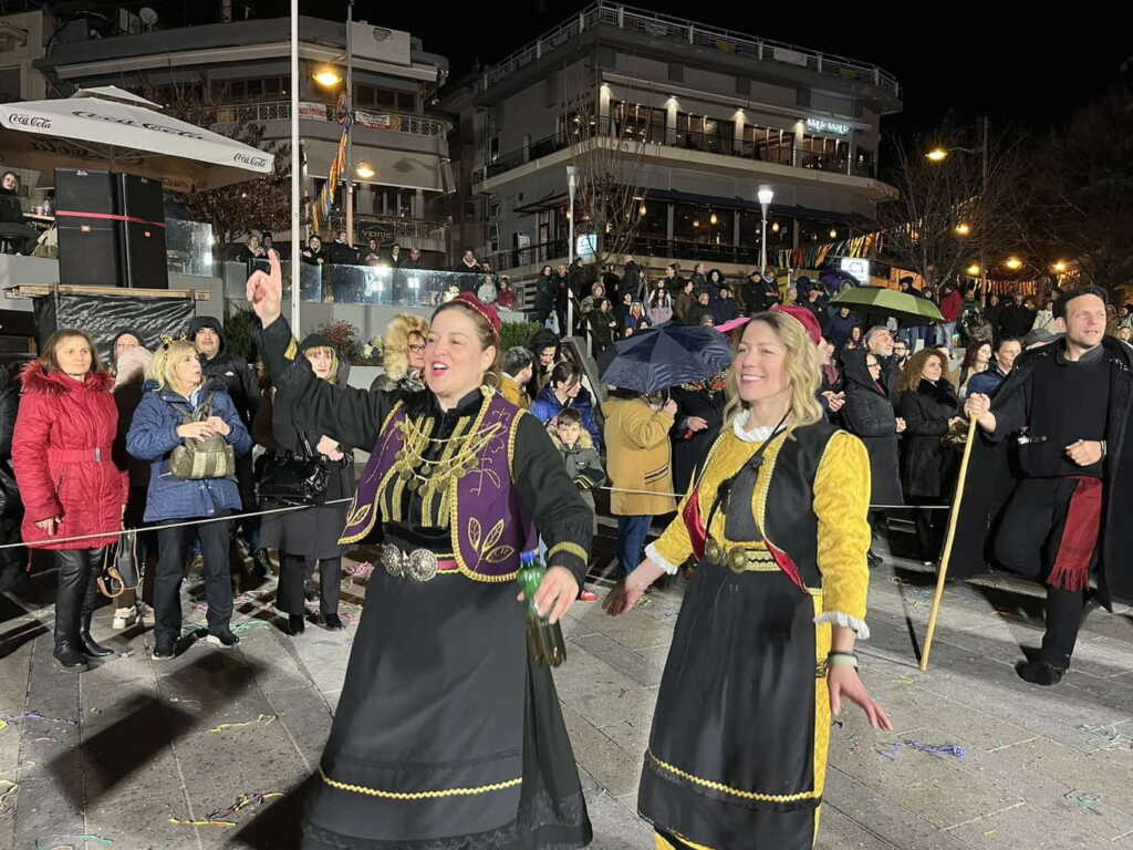 Kouzounews.GR | Ο Φανός "Μπουγδανάθκα" στην Κεντρική Πλατεία της Κοζάνης